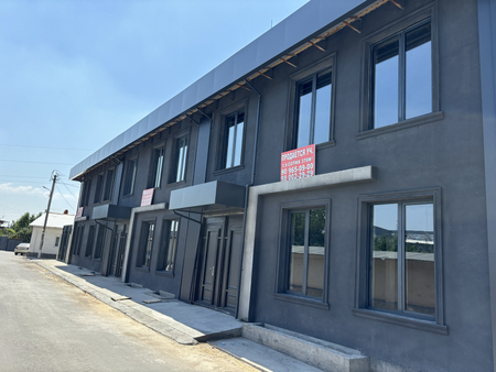 Коттедж Квартирного Типа / 320 м. / 1,8 Соток / Удобное Расположение