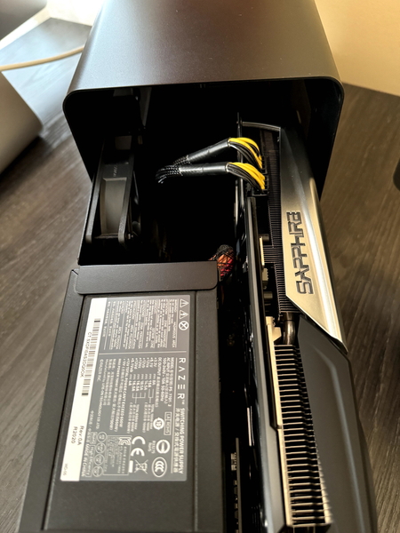 Видеокарта и Док-станция для внешней видеокарты Razer Core X Chroma