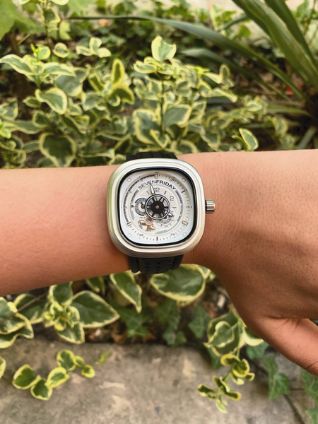 Часы Sevenfriday