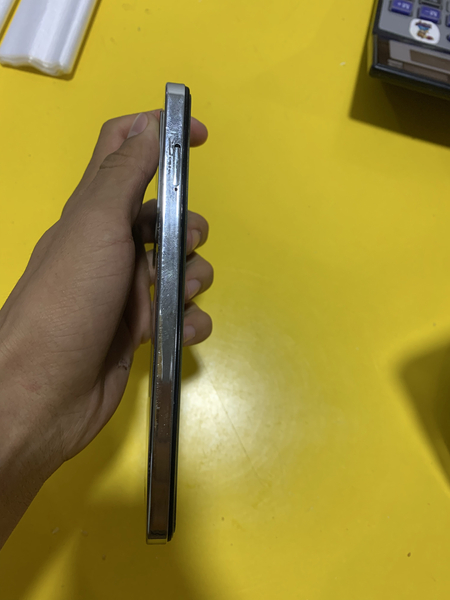 Tocno pova 5 8+128gb kar dakumet bor aybi yoq ishlashi udar