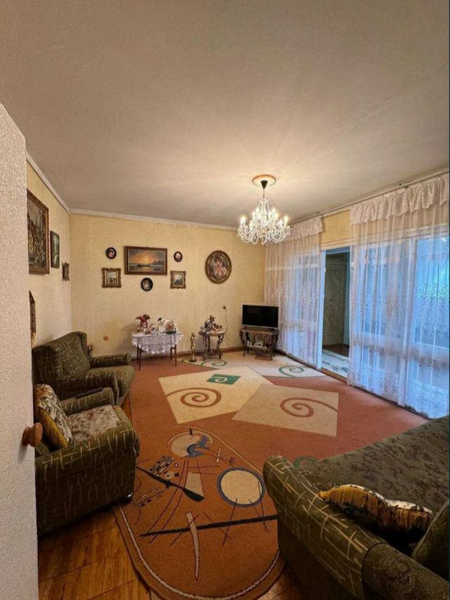 Срочно Бобура  2/5/9 Балкон1*7м² Общ пл65м² Отдельный вход