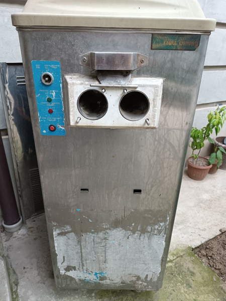 Marojni aparat frezer sotiladi 220V