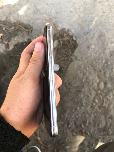 Iphone x holati yaxshi ulgurib qolila bunaqa narxga x yoq