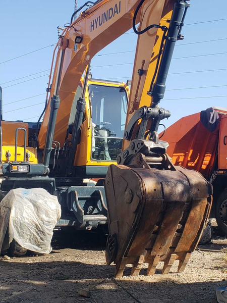 Ekskavator Hyundai 140 tali sroʻcni sotilvoti