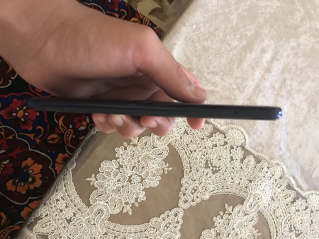 Samsung A20.    800000sum