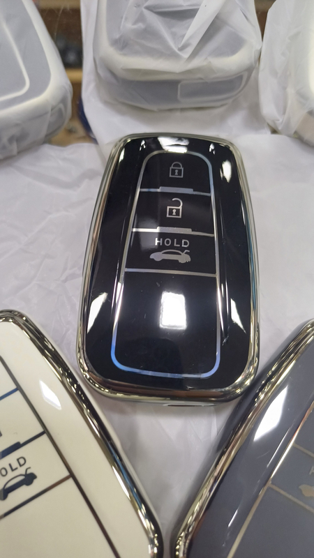 Toyota Corolla 2023 pultiga chexol 3 xi rangi bor