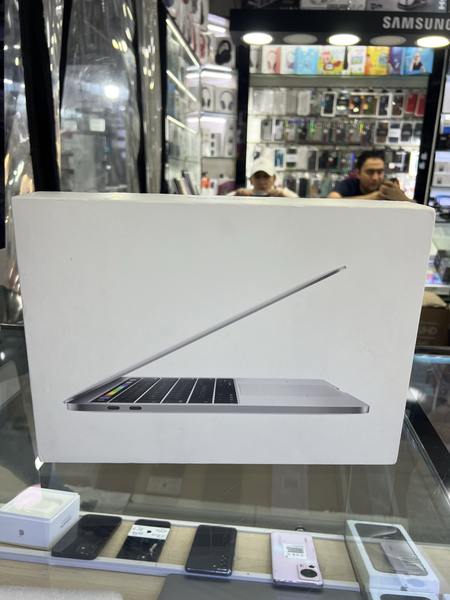 Apple MacBook Pro 2017 8/256GB
