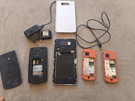 Telefonlar sotiladi