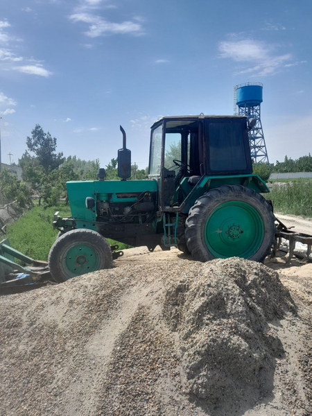 Traktor UMZ-6 Sotiladi