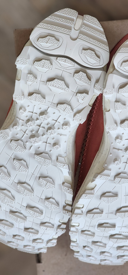 Кроссовки Adidas. Замшевые