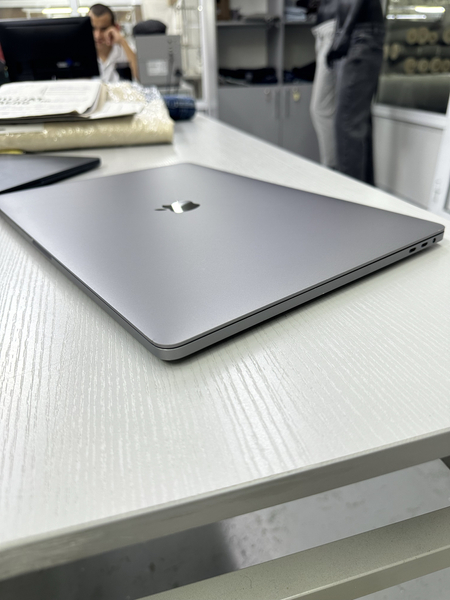 MacBook Pro 16-inch 2019 touch bar
