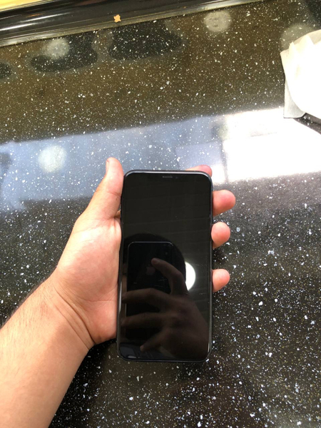 iphone 11 pro sotiladi tel qilila