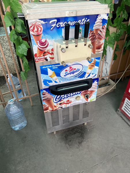 Vitrina holodilniklar soni: 2 ta / Frezer / Grill apparat