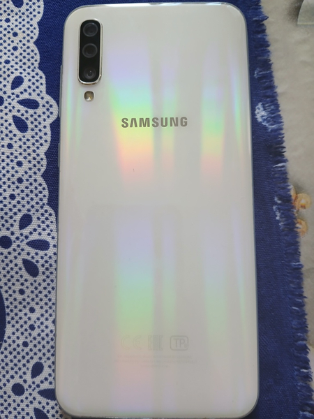 Телефон Samsung A50