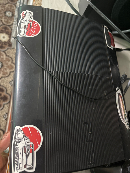 Playstation 3  Holati zor 512 gb 50+ oyin disk oqidi 3 ta josigi bor !