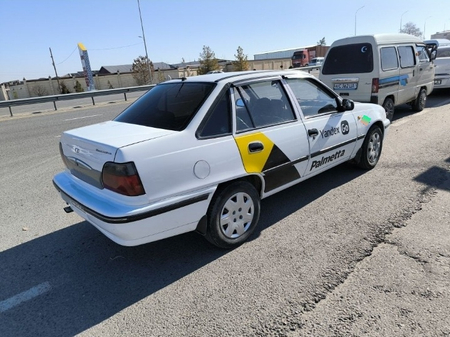 Xöroz va tovuqlar sotiladi. SAMARQANDDA