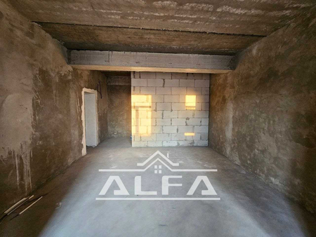 1 xonali 38m² 2-qavat sotiladi.