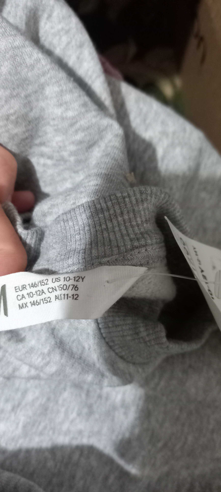 Свитшот от бренда H&M. Производство Китай для Америки. 10-12 лет