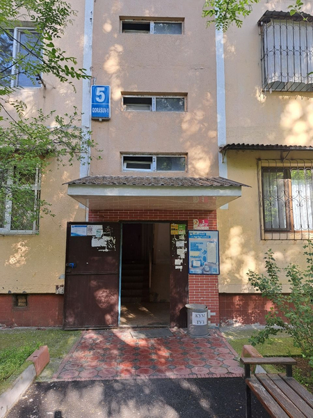 Карасу 1. Продаётся 2х комнатная Евроремонтом.