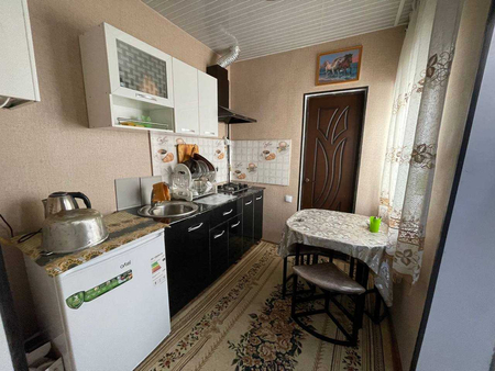 Продаю жактовский дом