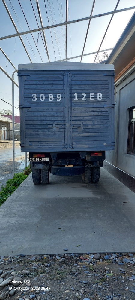 Zil 130 sotiladi.
