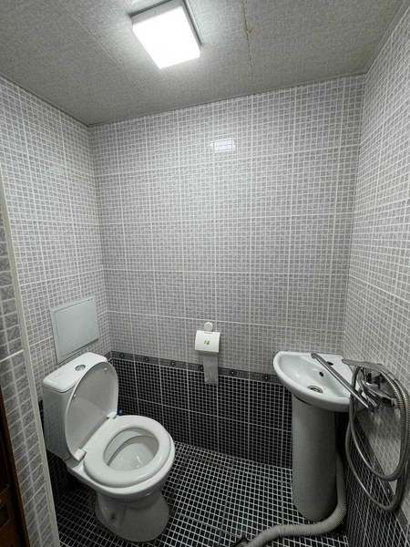 м.Буюк Ипак Йули Капитал-банк 1-комн 5/5 28 м² кирпич чистая