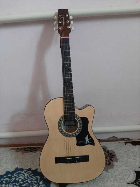 Gitara satiladi.