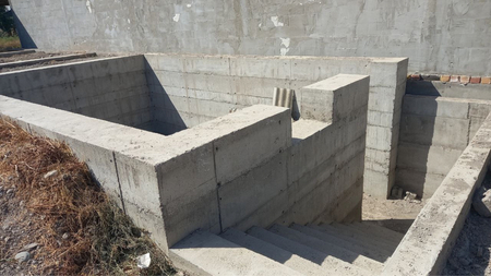 yer sotiladi fundament padvali bilan sotiladi