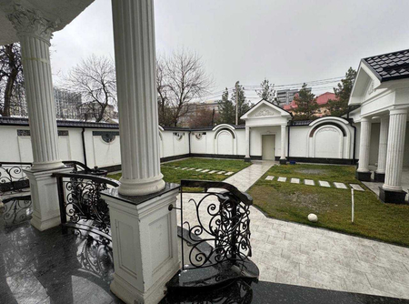 Продаётся евро дом в Центре города ор-р Лаби ховуз  
