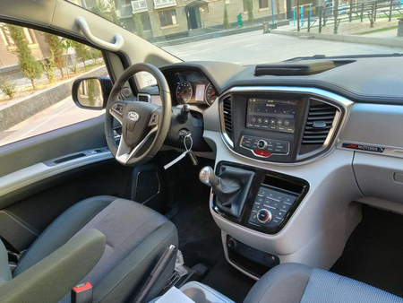 JAC M4, 9 o'rindiqli, (prava B)