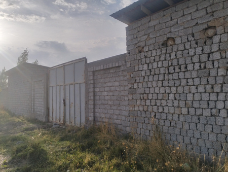Qibrayda Hovli uy sotiladi 6 sotok zudlik bilan sotiladi