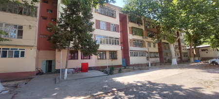 Qibray sentrida 15 dom 3 xona 1 etaj salqin mahalla