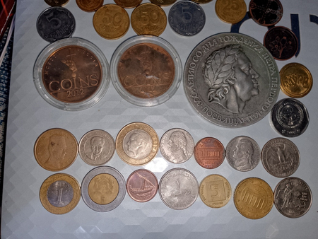 Монеты и купюры  продам всё сразу