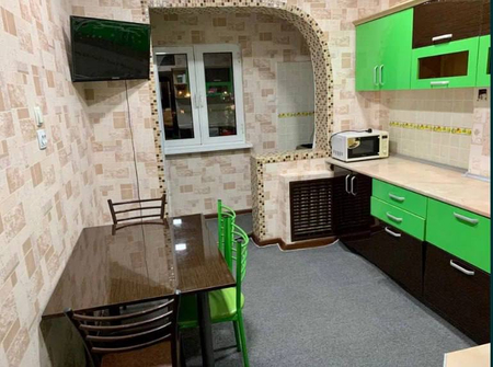 Продаётся 2 Комнатная на Бобура отдельный вход не торец