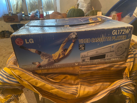 2003 VIDEO CASSETTE PLAYER 900 million Sotiladi faqat oladiganlar yoz!