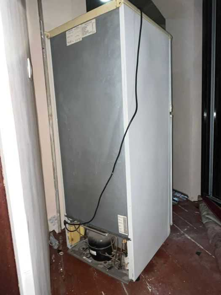 Продам полурабочий холодильник SAMSUNG  SR - 19NFB ( Made In Korea ) .