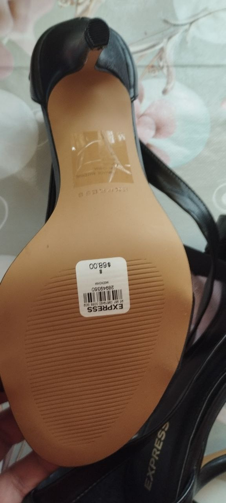 Продам шикарные босоножки кожаные  фирмы EXPRESS
