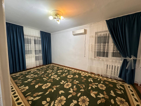 Срочно продается 2 ком кв на 3 этаже в кирпичном доме 77 серия