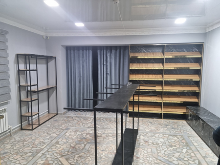 kiyim dukon uchun  mebelar sotiladi  narxi kelishi