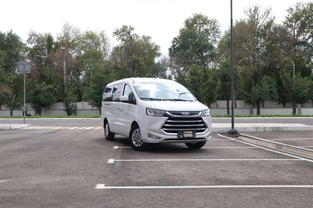 JAC M4 mikroavtobus