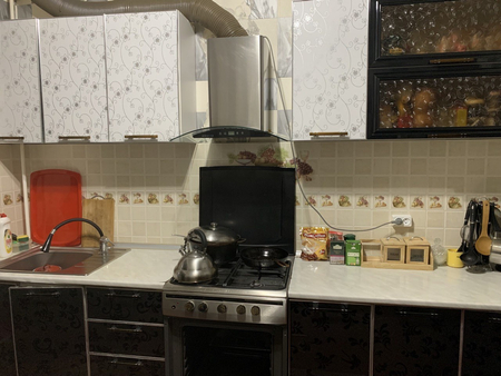 Kuxinniy mebel sotiladi