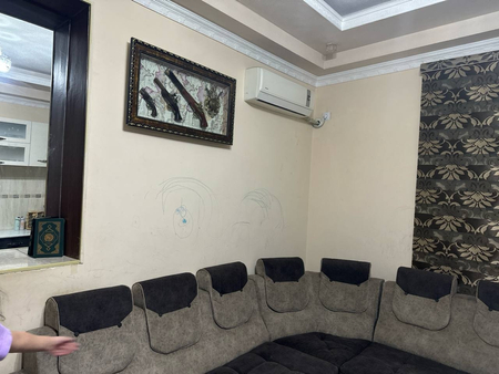 Uy sotiladi 2 xona 3 ta qlingan hamma sharoitlari  bor