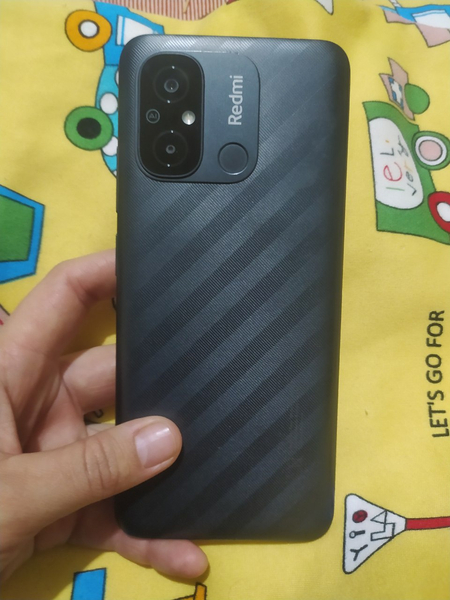 Redmi 12C karobka dakument bor holati 2 oy ishlatilgan