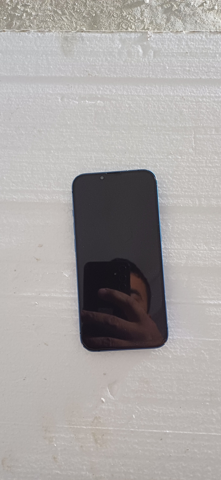iPhone 13 sotiladi xamma vaji bo daqument karobka zaryatchikl