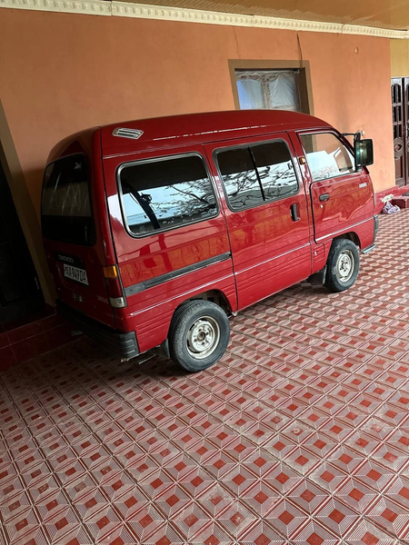 Moshin yaxshi holatda narxi kelishiladi bita eshigida karaskasi bor.