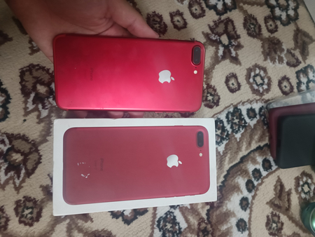 iPhone 7+, red product. 256 GB