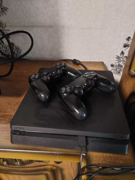 Игровая приставка Playstation 4