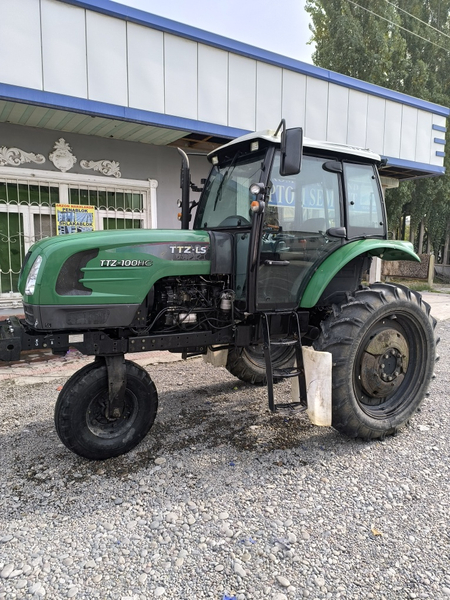 Traktor sotiladi