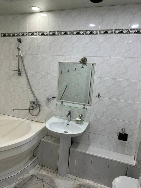 Продаю 4/4/5. В Центре Ц-1. Орентир Бибигон.