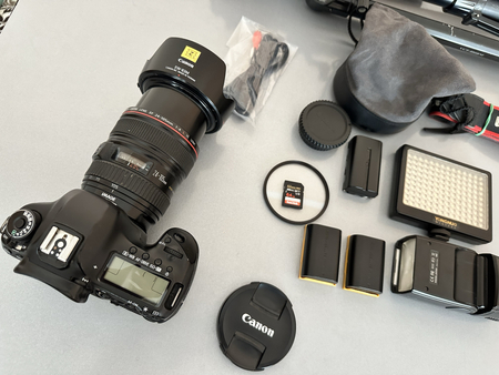 Canon 5D mark3 noviy garaniyasi menen satiladi